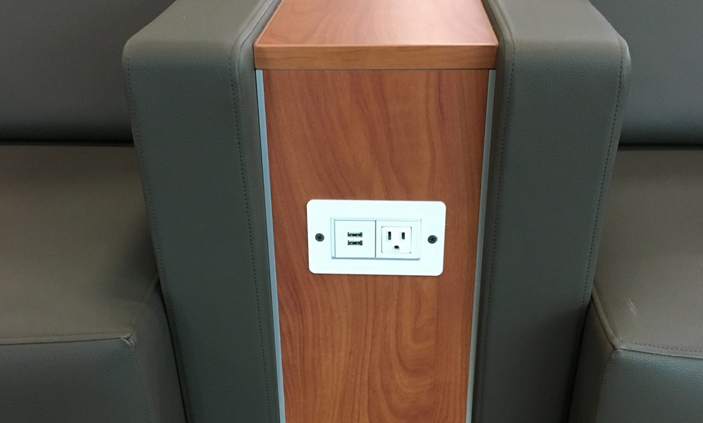 Eastern Iowa Cedar Rapids Airport - Agati Furniture